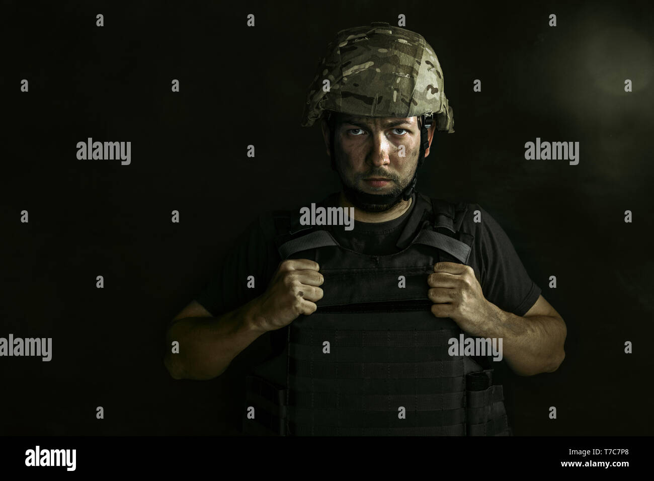 I will not give up. Half-lenght portrait of young male soldier. Man in ...