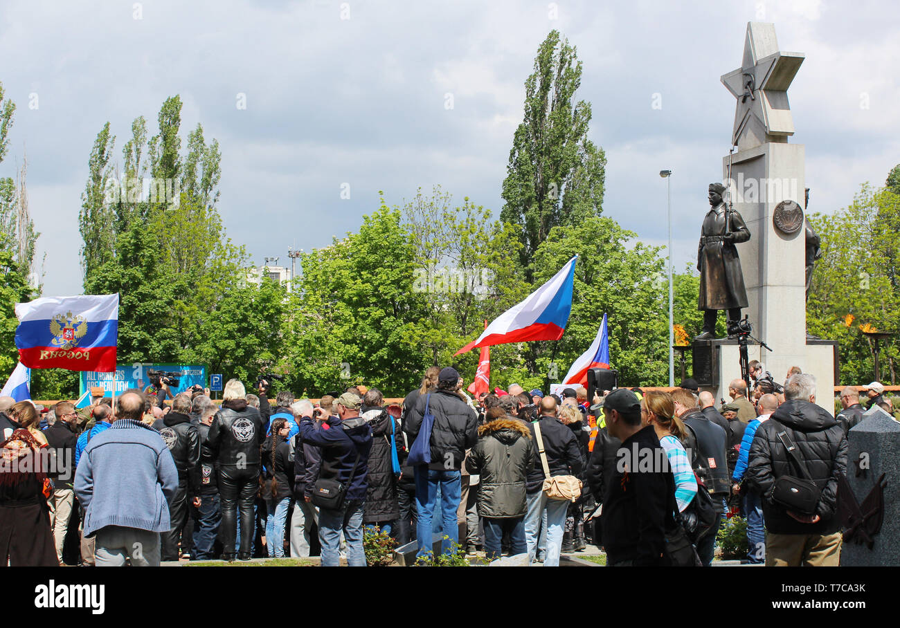 About 200 members of Night Wolves, Russian motorcycle nationalist club ...
