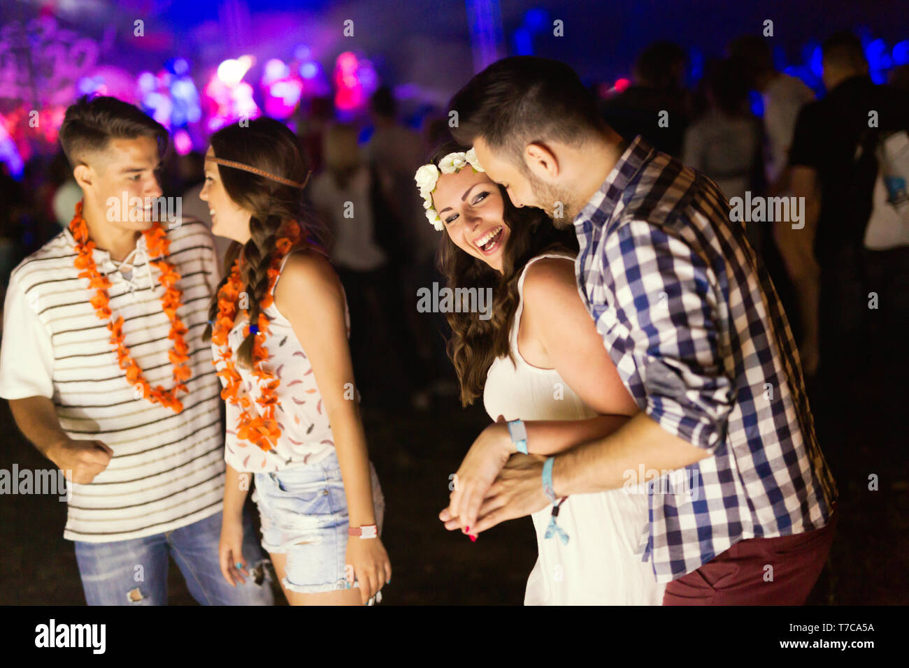 Group girls having fun nightclub hi-res stock photography and images ...