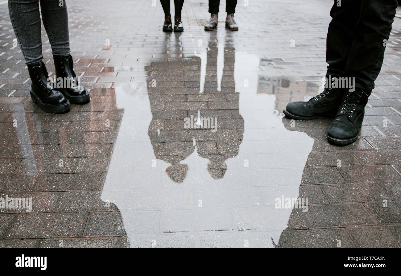 Four pairs of legs hi-res stock photography and images - Alamy