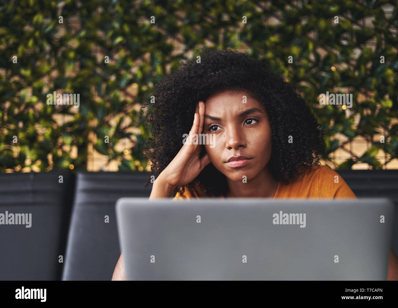 Worried young black woman close hi-res stock photography and images - Alamy