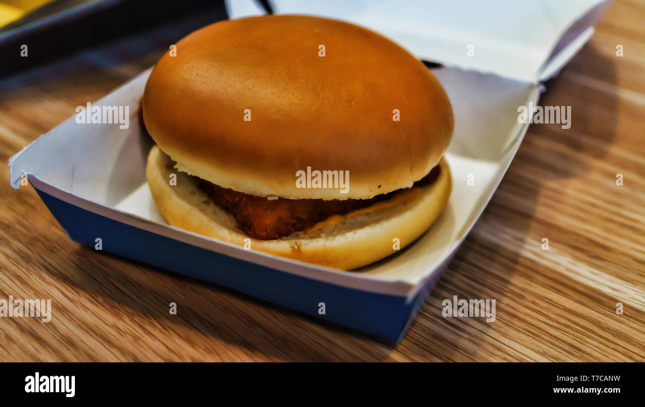 Fast food, healthy food. Close-up. Delicious and fresh tuna burger in a ...