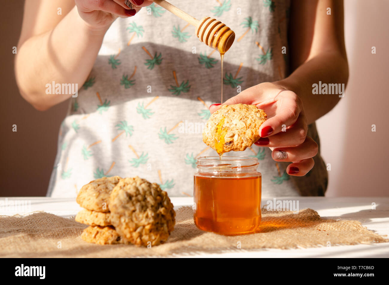 Hand dripping honey hi-res stock photography and images - Alamy
