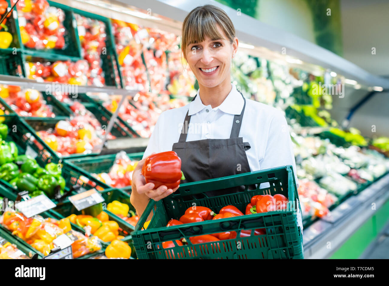 Refilling shelves hi-res stock photography and images - Alamy