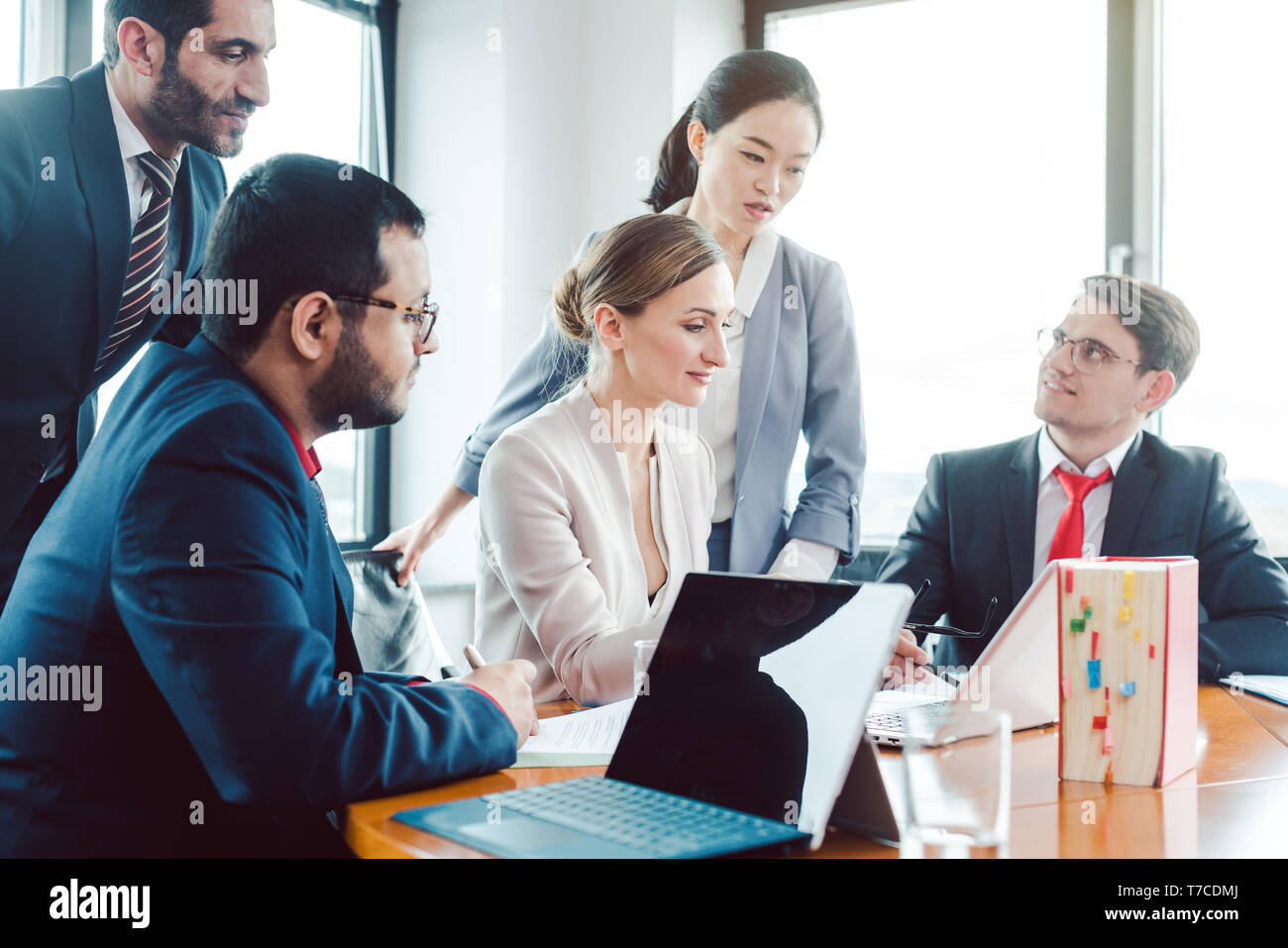 Business consultant hi-res stock photography and images - Alamy
