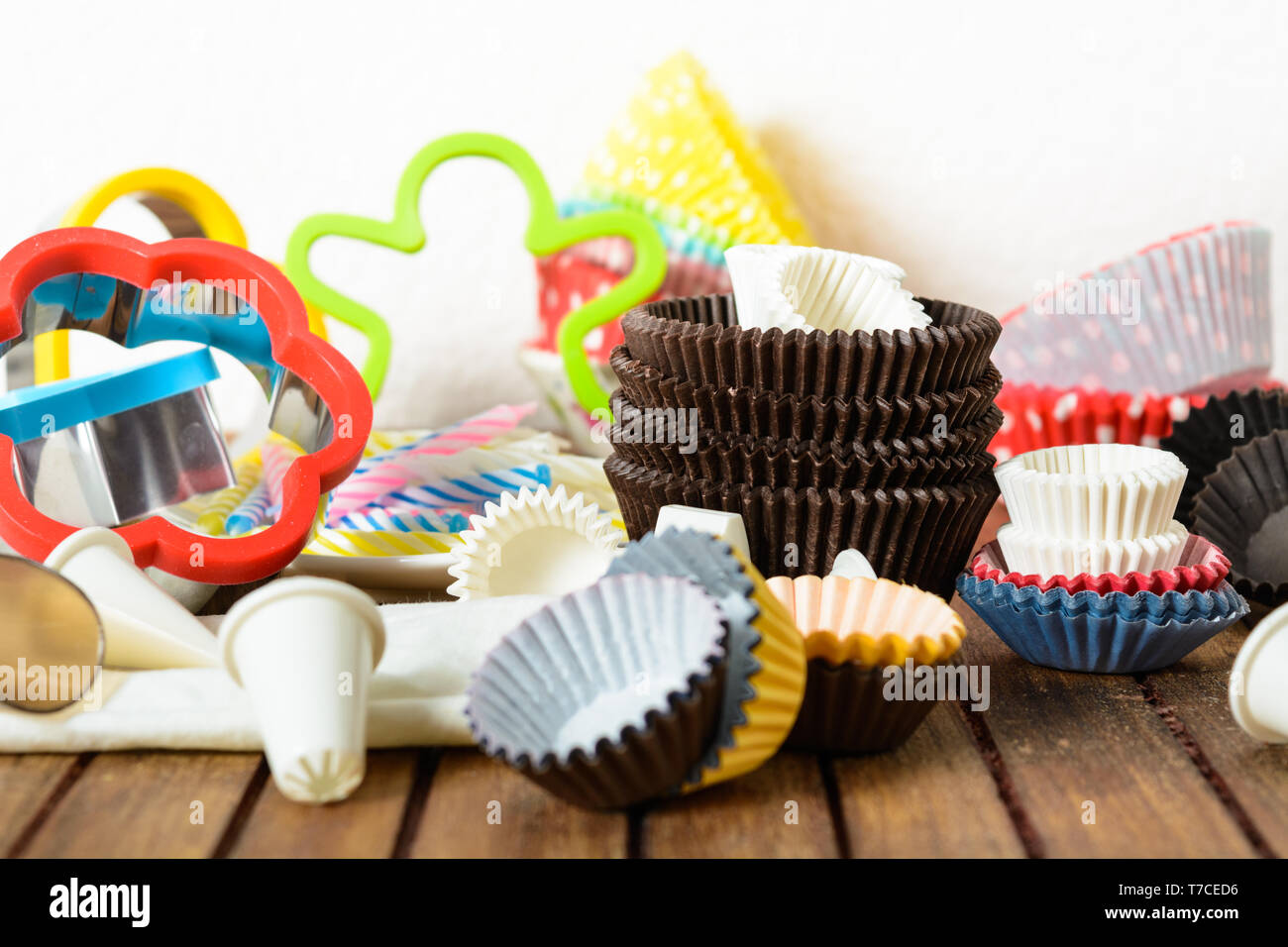 Different baking accessories for cupcake, muffins and cookies over ...