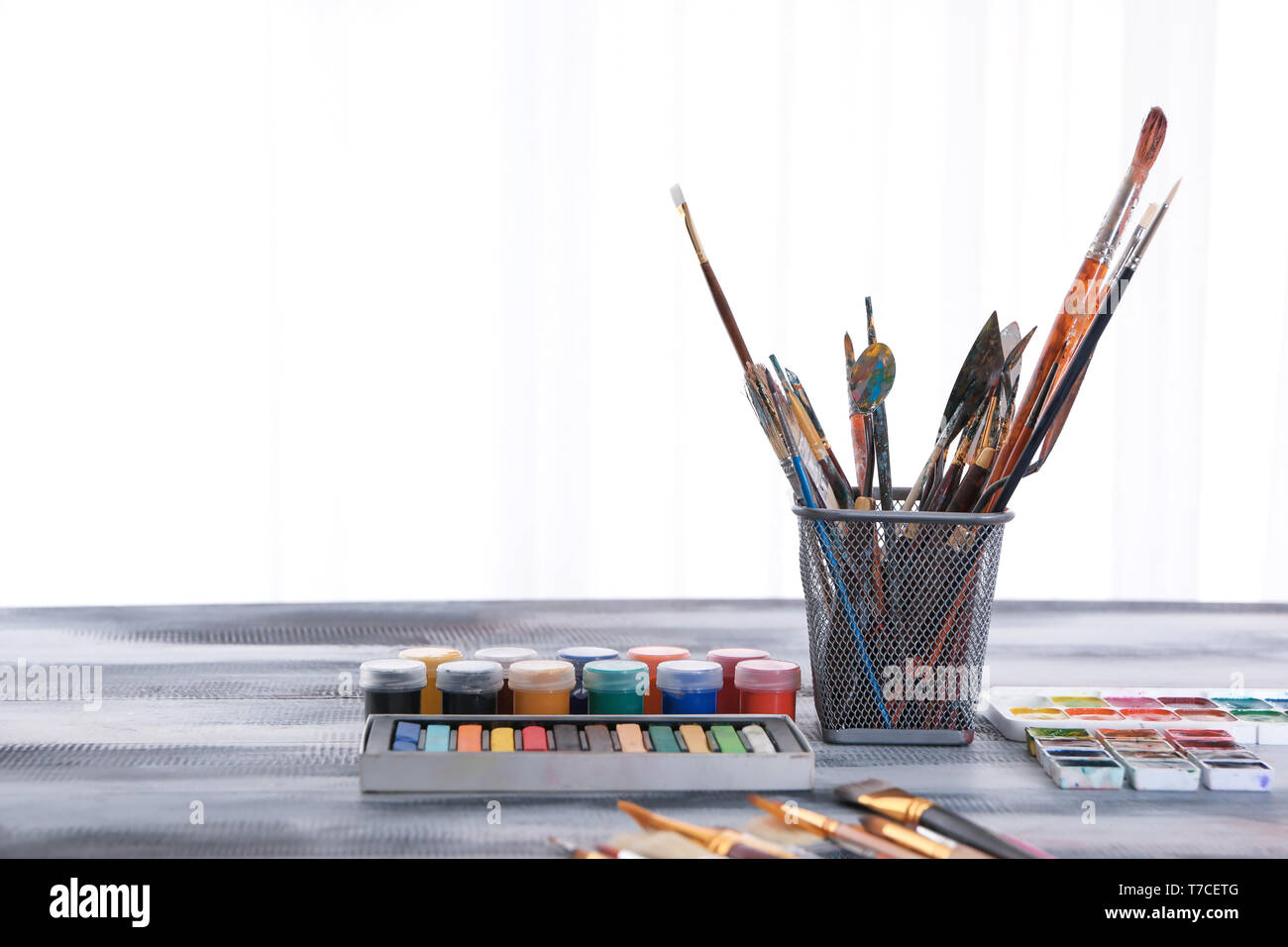 Professional artists tools hi-res stock photography and images - Alamy