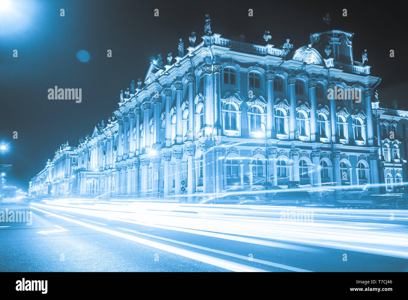 Beautiful night view of Winter Palace in Saint Petersburg. Traffic ...