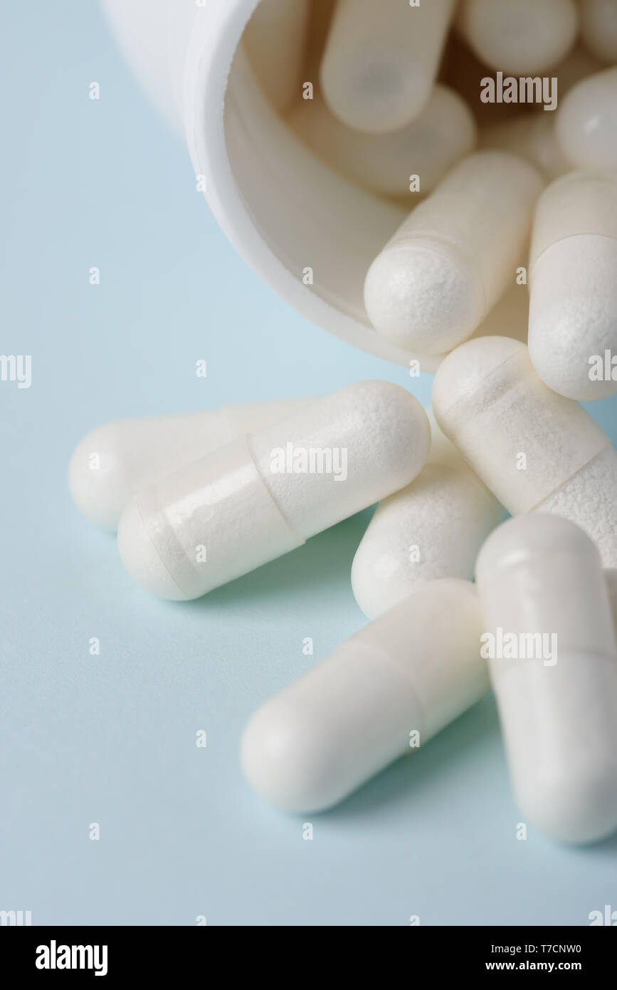 Antibiotic pills in bottle hi-res stock photography and images - Alamy