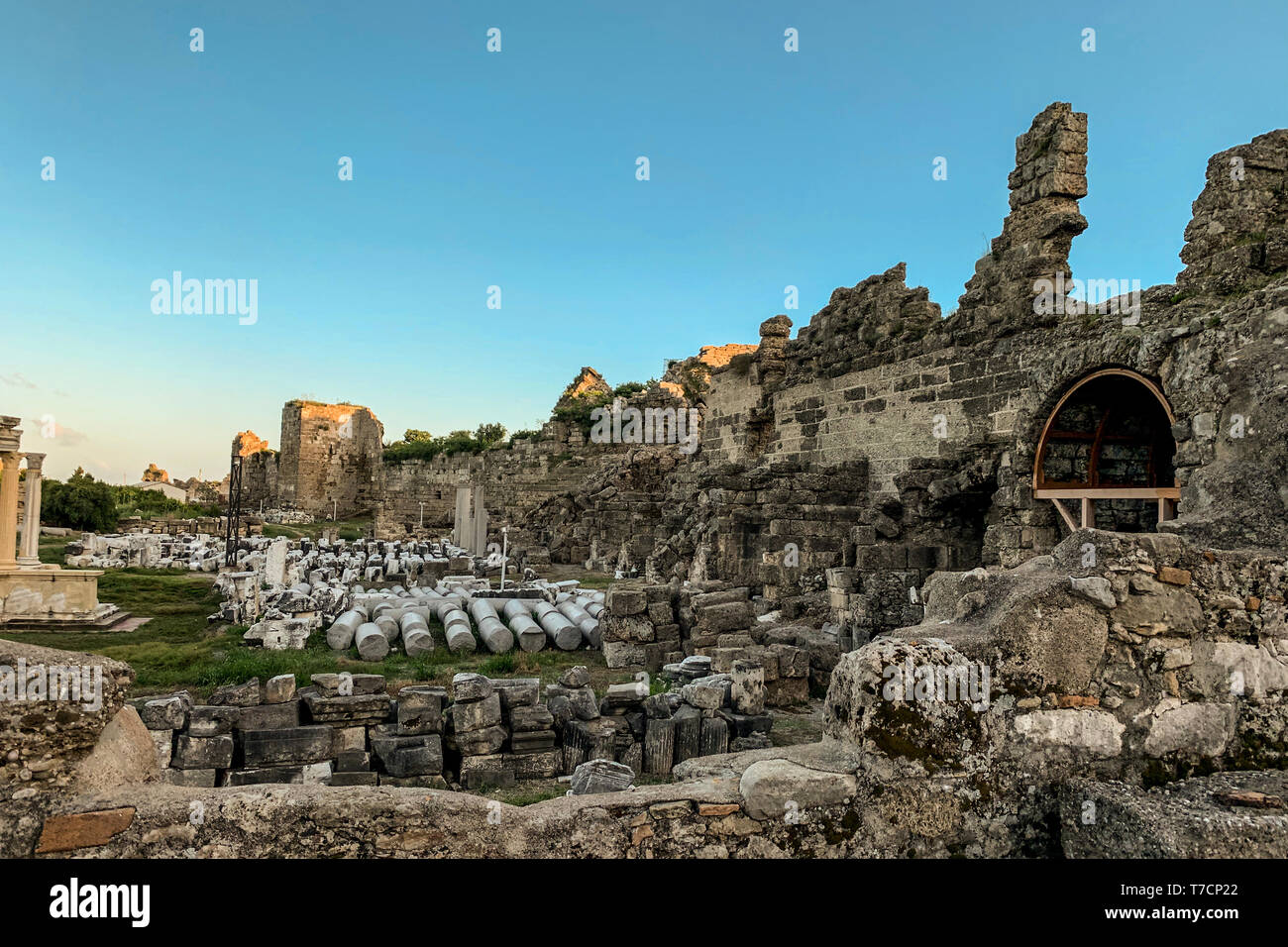 Medieval ruins georgia hi-res stock photography and images - Alamy