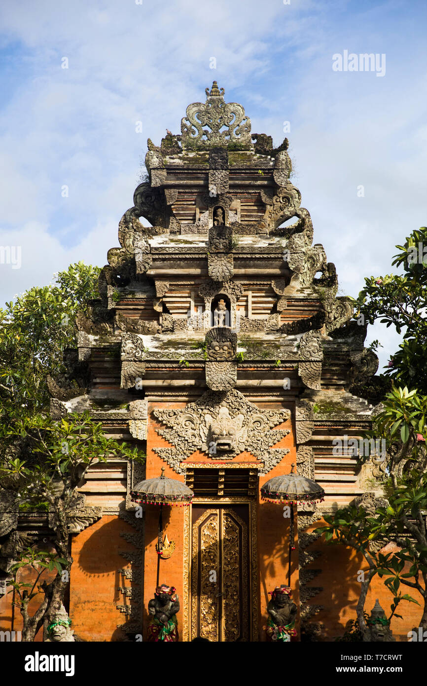 Ubud royal palace hi-res stock photography and images - Alamy