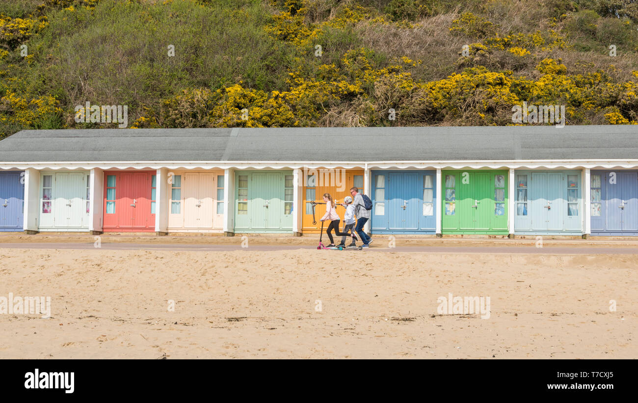 Family at beach in bournemouth hi-res stock photography and images - Alamy