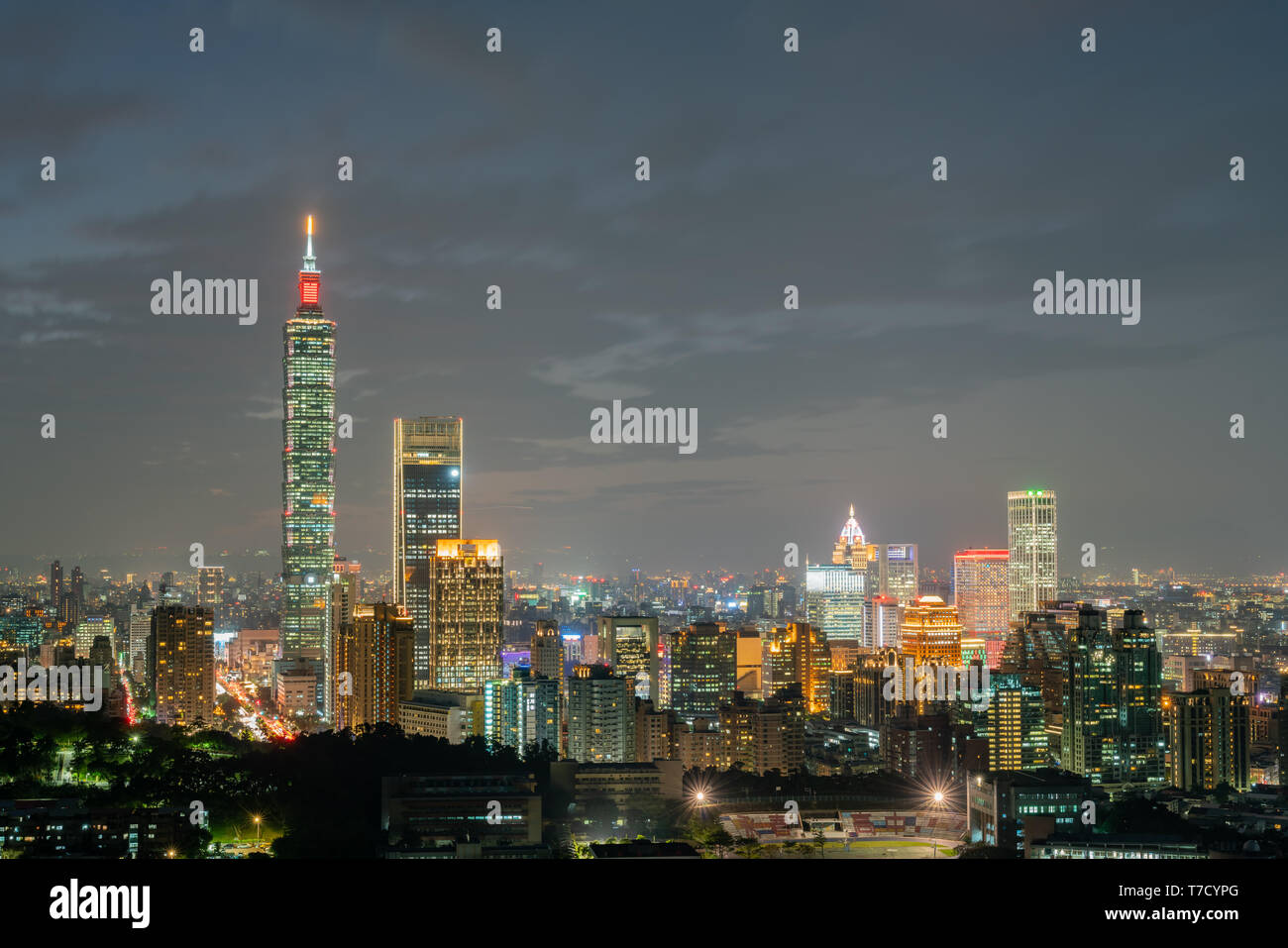 Night aerial view of the Taipei 101 and cityscape from Xiangshan at ...