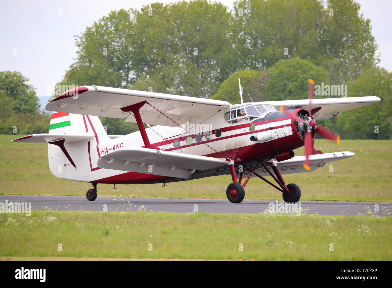 Antonov an 2 hi-res stock photography and images - Alamy