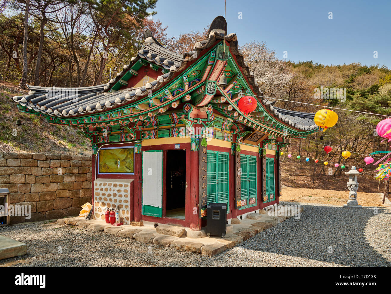 Baekunsa Temple or "White Cloud Temple" on Yeonjondo Island, Incheon ...