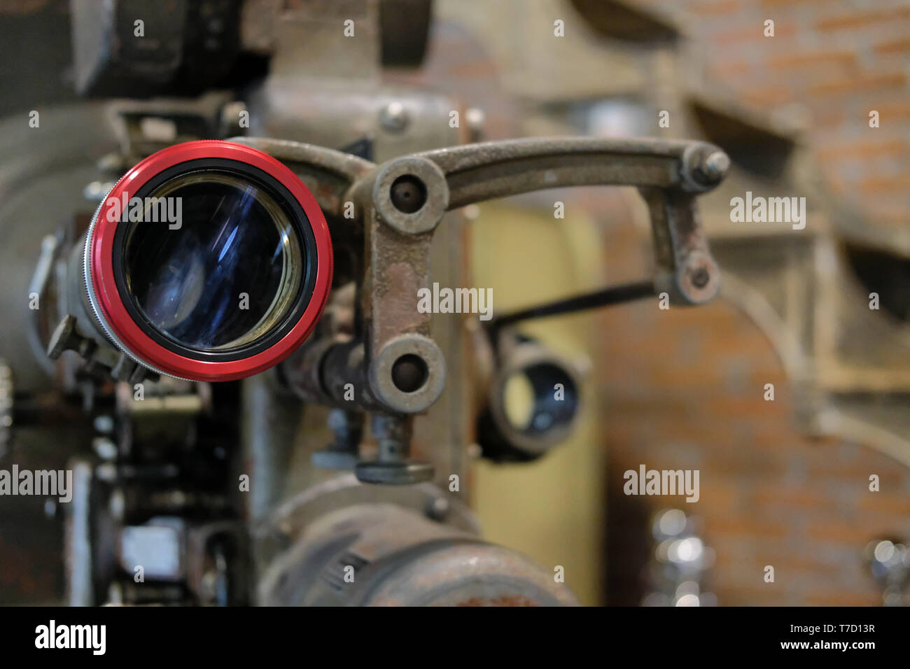 old style vintage retro film movie camera Stock Photo - Alamy