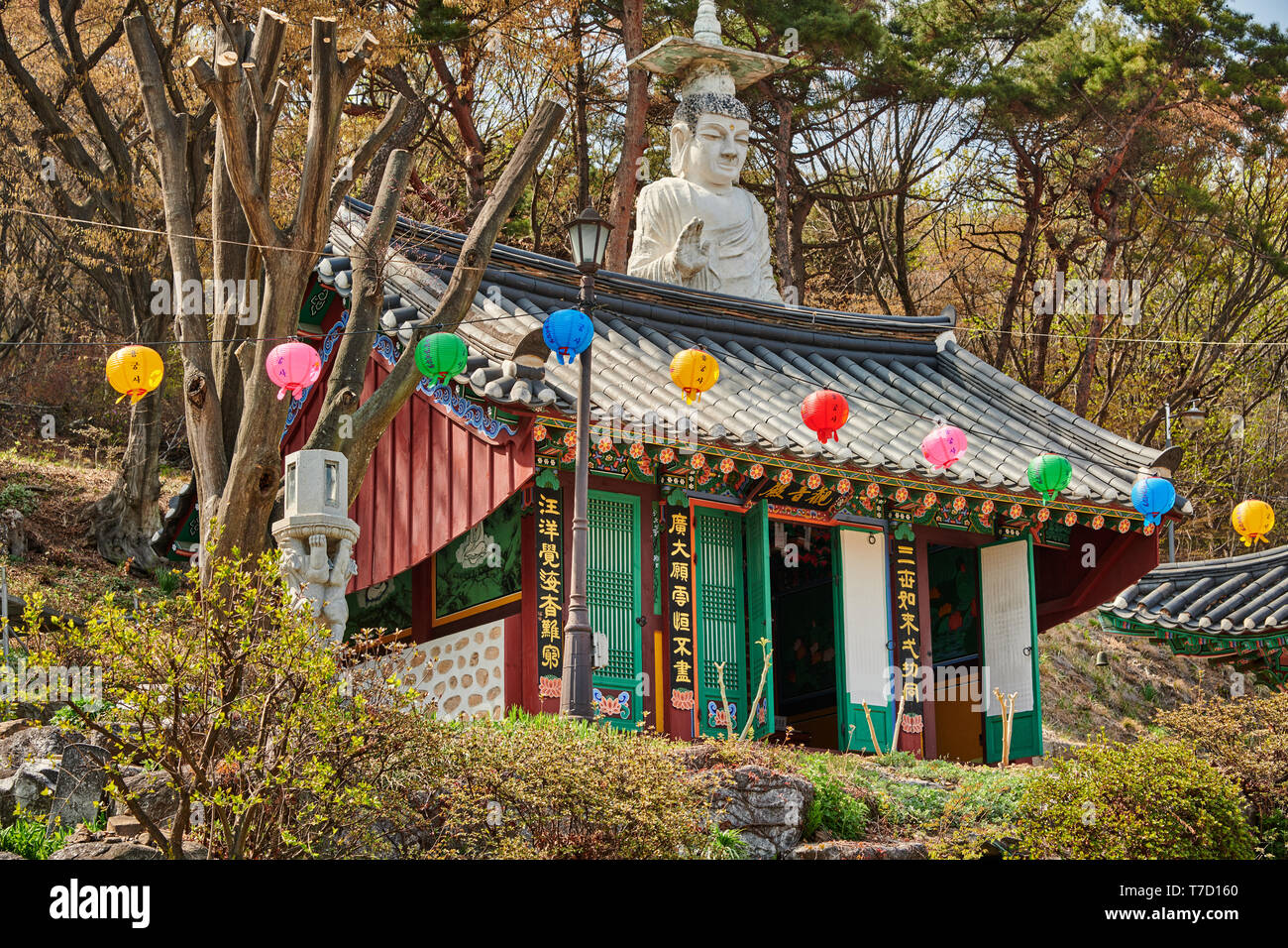 Baekunsa Temple or "White Cloud Temple" on Yeonjondo Island, Incheon ...