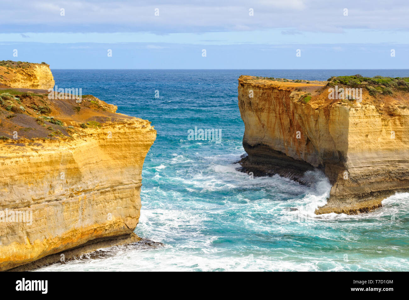 The missing middle section of London Bridge - Port Campbell, Victoria ...