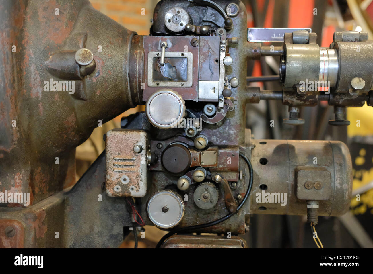 old style vintage retro film movie camera Stock Photo - Alamy