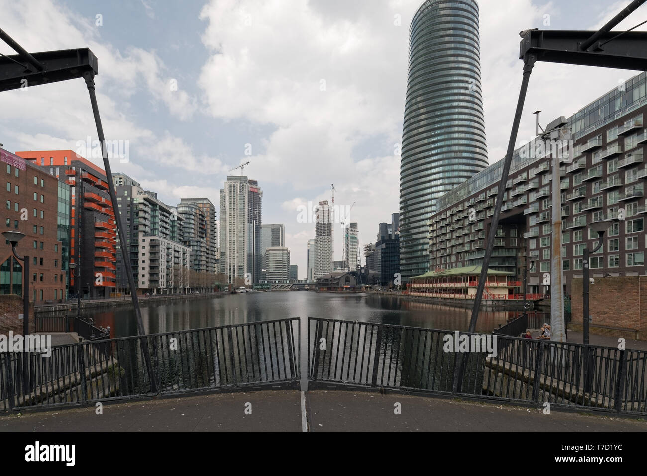 Millwall Inner Dock, Canary Wharf, London Stock Photo - Alamy