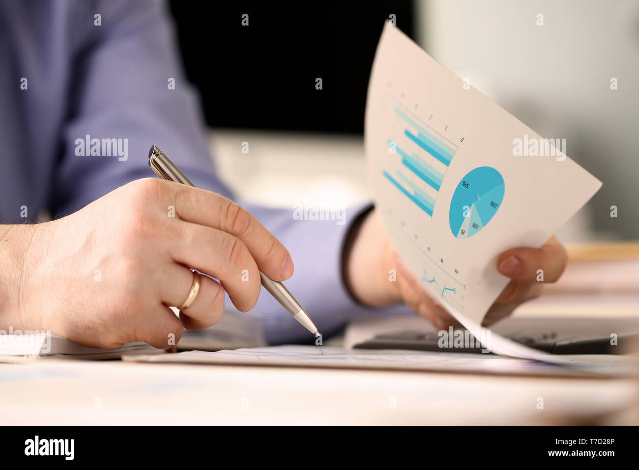 Bank worker hi-res stock photography and images - Alamy