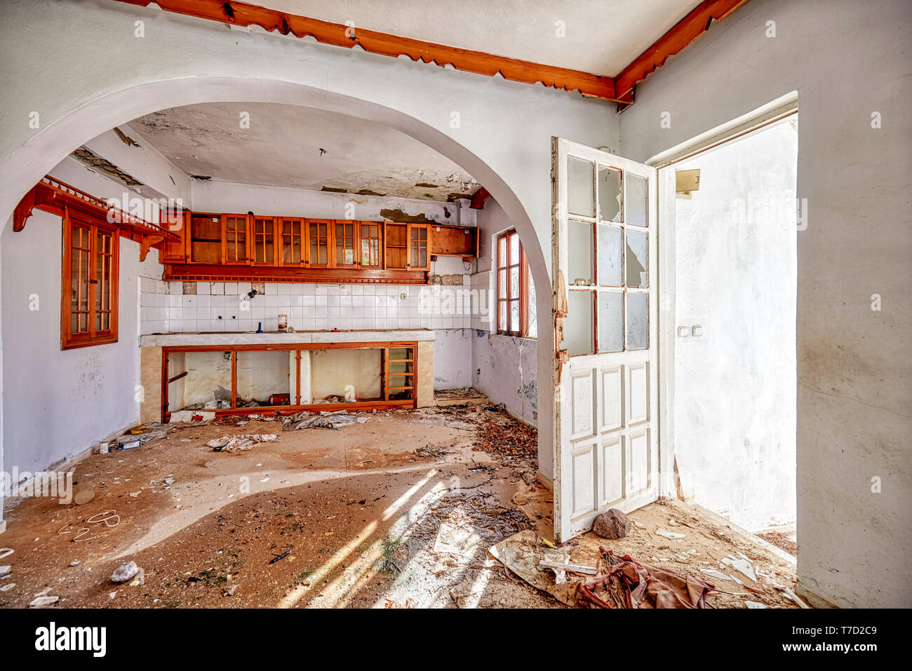 Kitchen interior of an abandoned ruin house Stock Photo - Alamy
