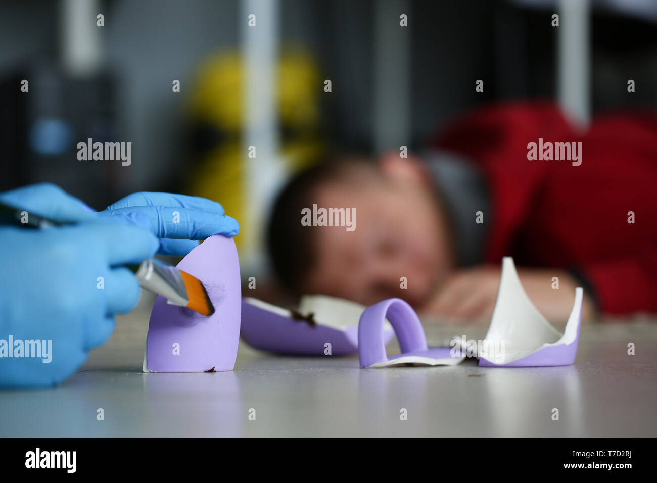 Forensic scientist hi-res stock photography and images - Alamy