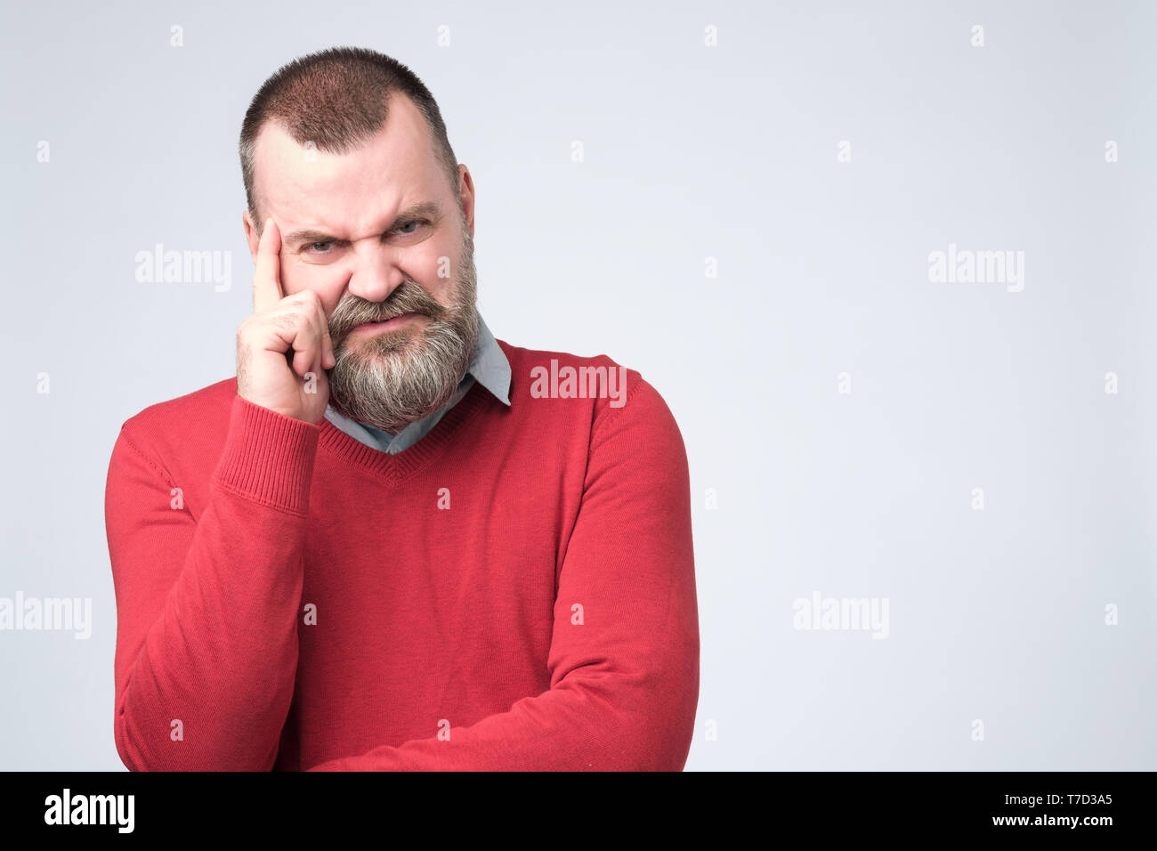 Angry tired european man trying to remember something Stock Photo - Alamy