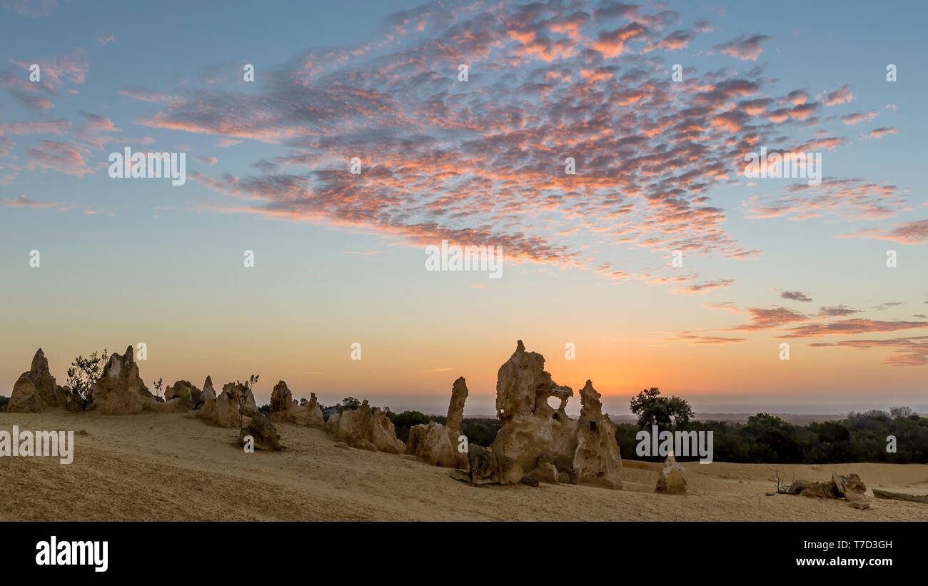 Beautiful sunset over the Pinnacles Desert, Western Australia Stock ...
