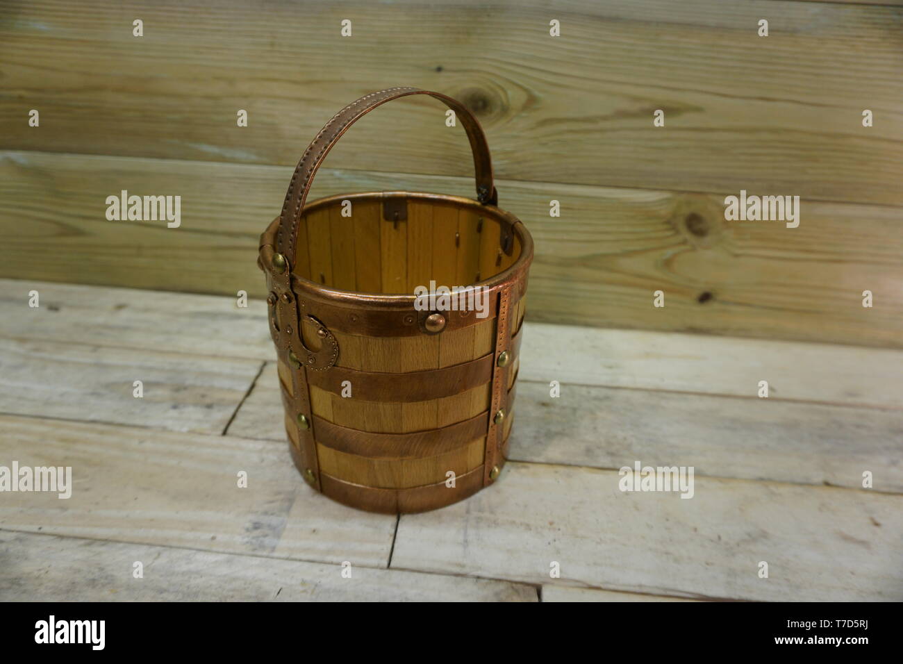 Copper bucket with handle hi-res stock photography and images - Alamy