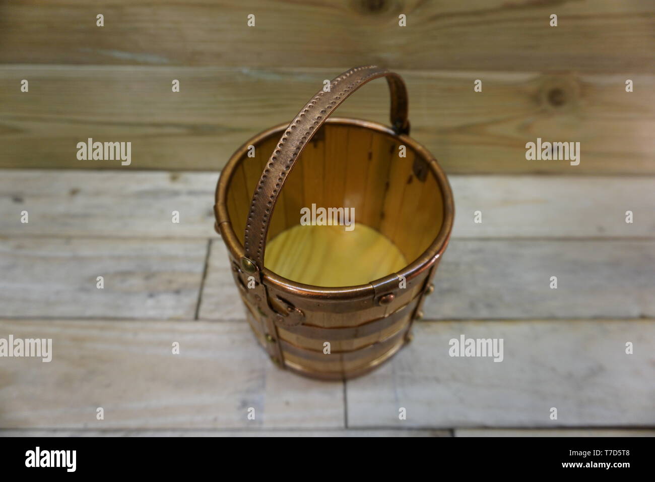Copper bucket with handle hi-res stock photography and images - Alamy