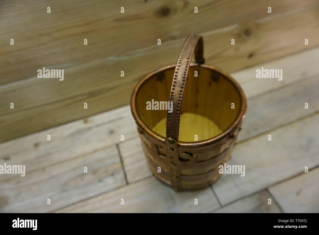 Copper bucket with handle hi-res stock photography and images - Alamy