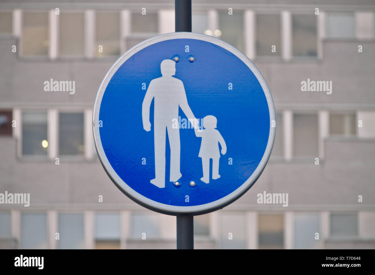 Round sign of a sidewalk in the city Stock Photo - Alamy