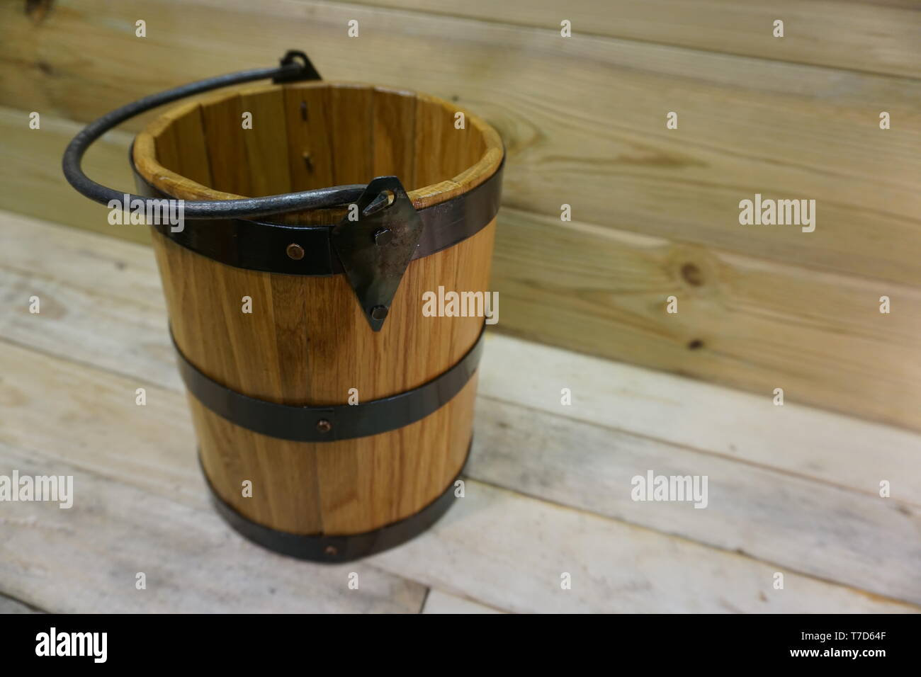 Copper buckets hi-res stock photography and images - Alamy