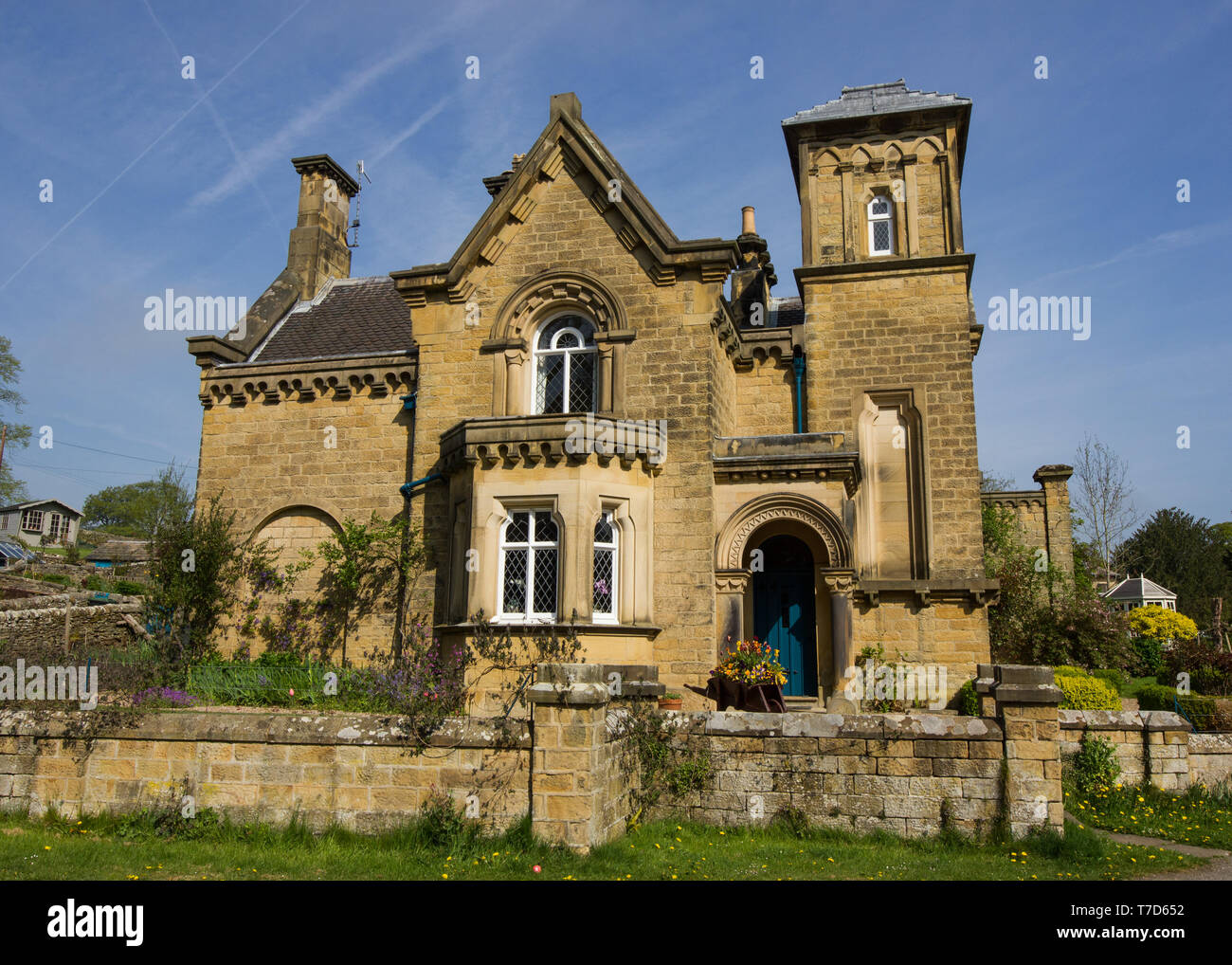 Chatsworth blue cottage hi-res stock photography and images - Alamy
