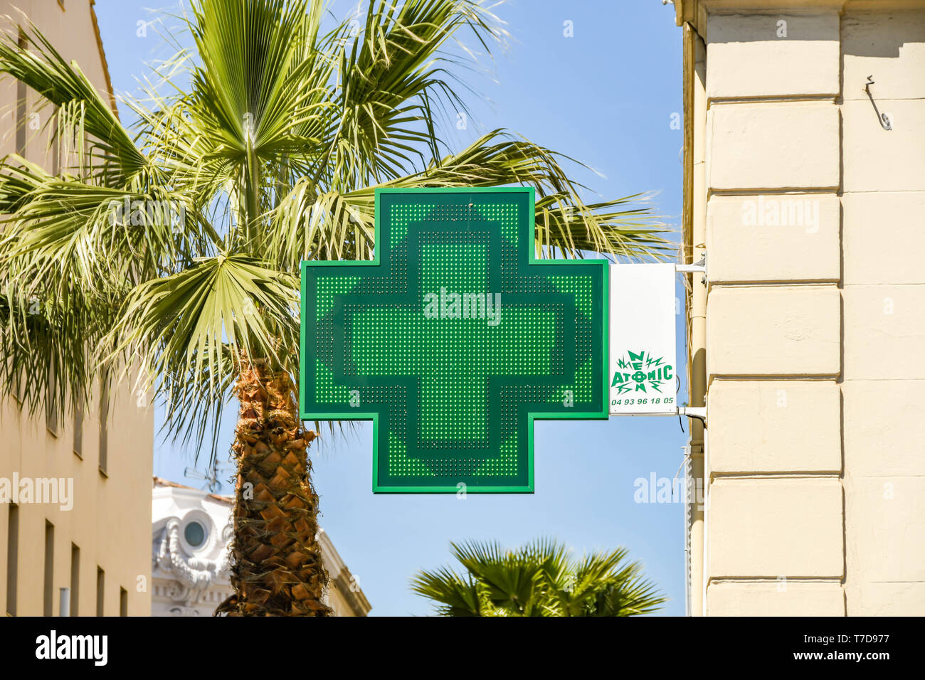 Pharmacy symbol france hi-res stock photography and images - Alamy