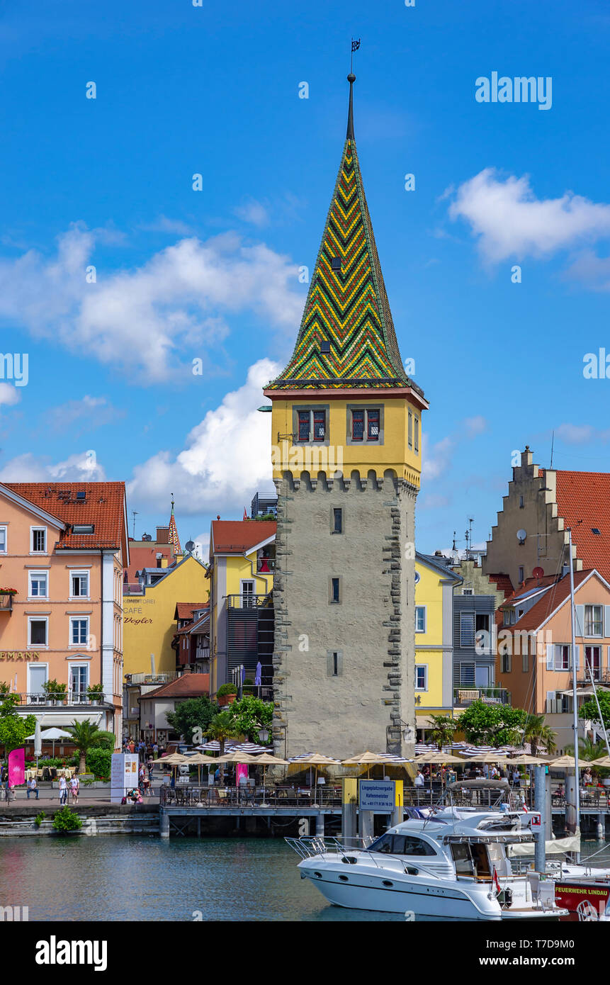 The Mangturm tower in the harbour of the historic Old Town of Lindau in ...