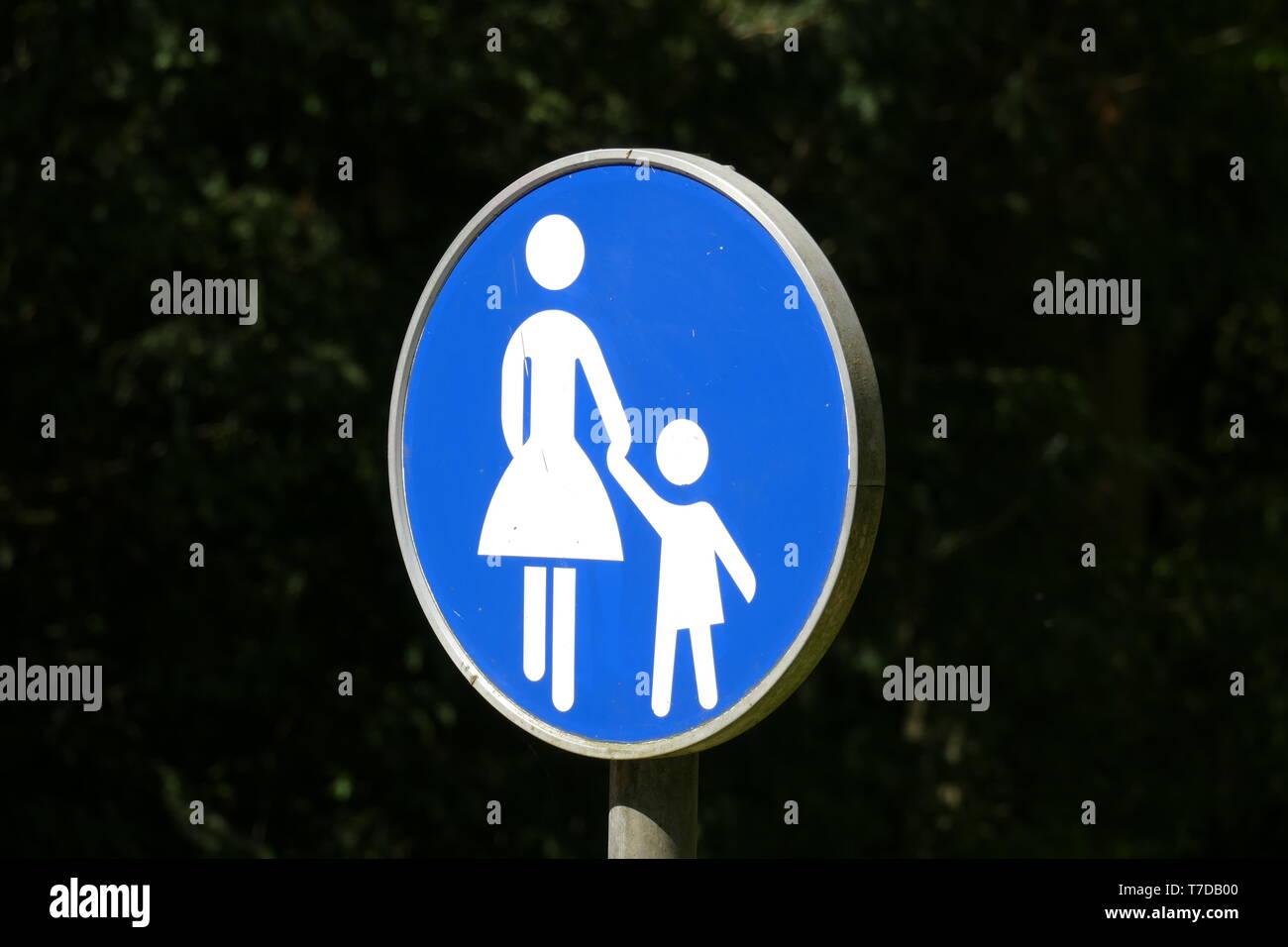 Sign pedestrian walkway hi-res stock photography and images - Alamy