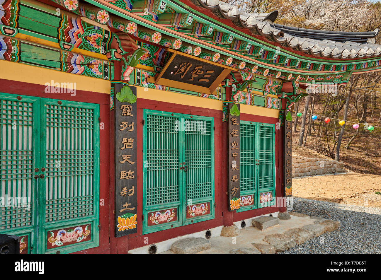 Baekunsa Temple or "White Cloud Temple" on Yeonjondo Island, Incheon ...