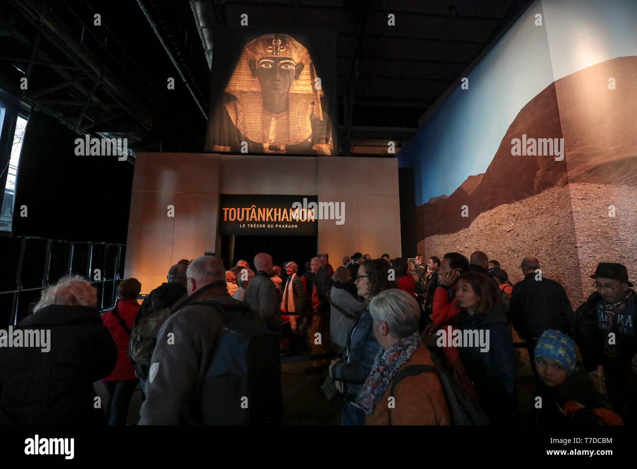 Egyptian pharaoh tomb treasure hi-res stock photography and images - Alamy