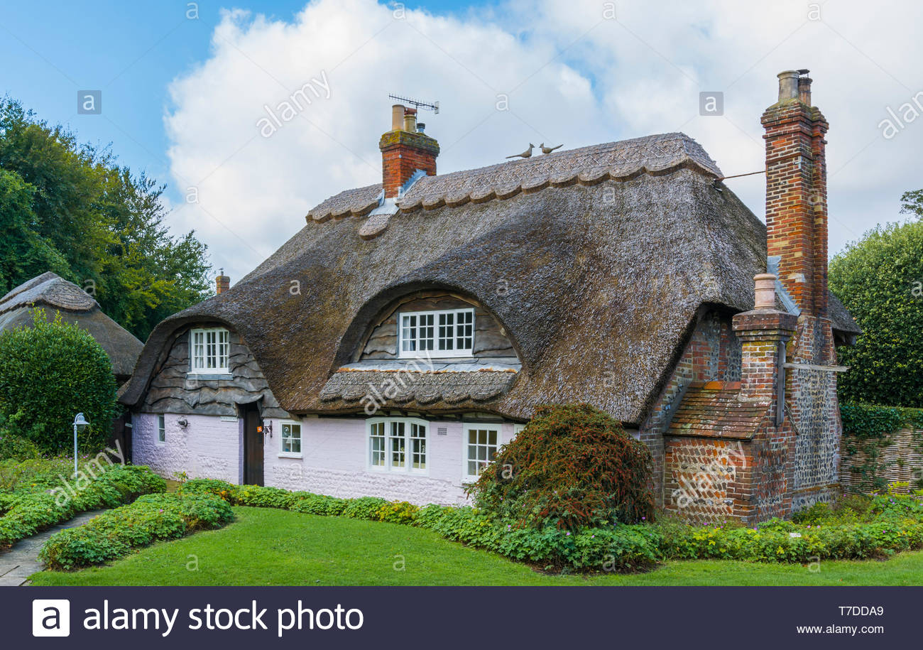 Thatched Cottage Uk High Resolution Stock Photography and Images - Alamy
