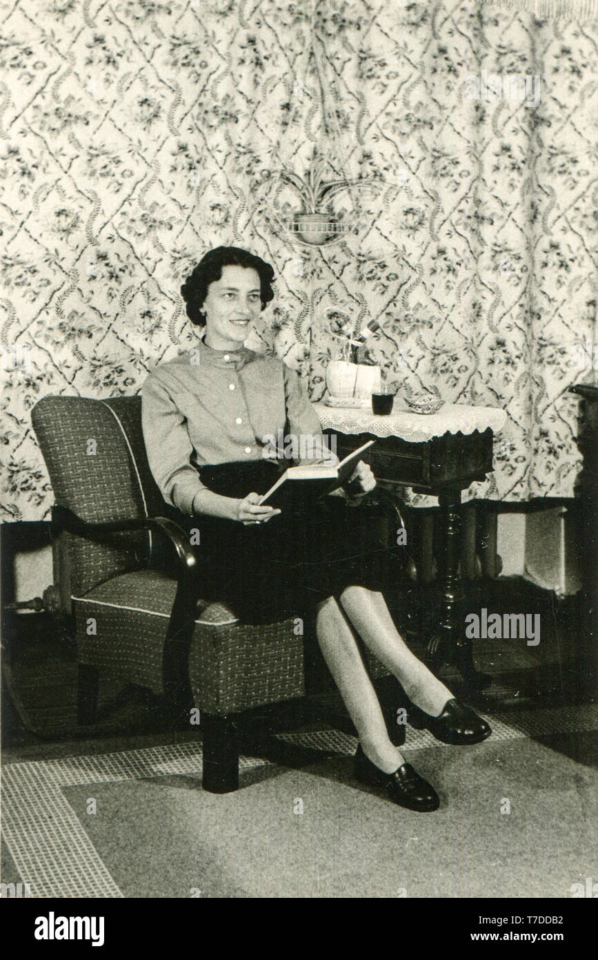 German woman 1950s hi-res stock photography and images - Alamy