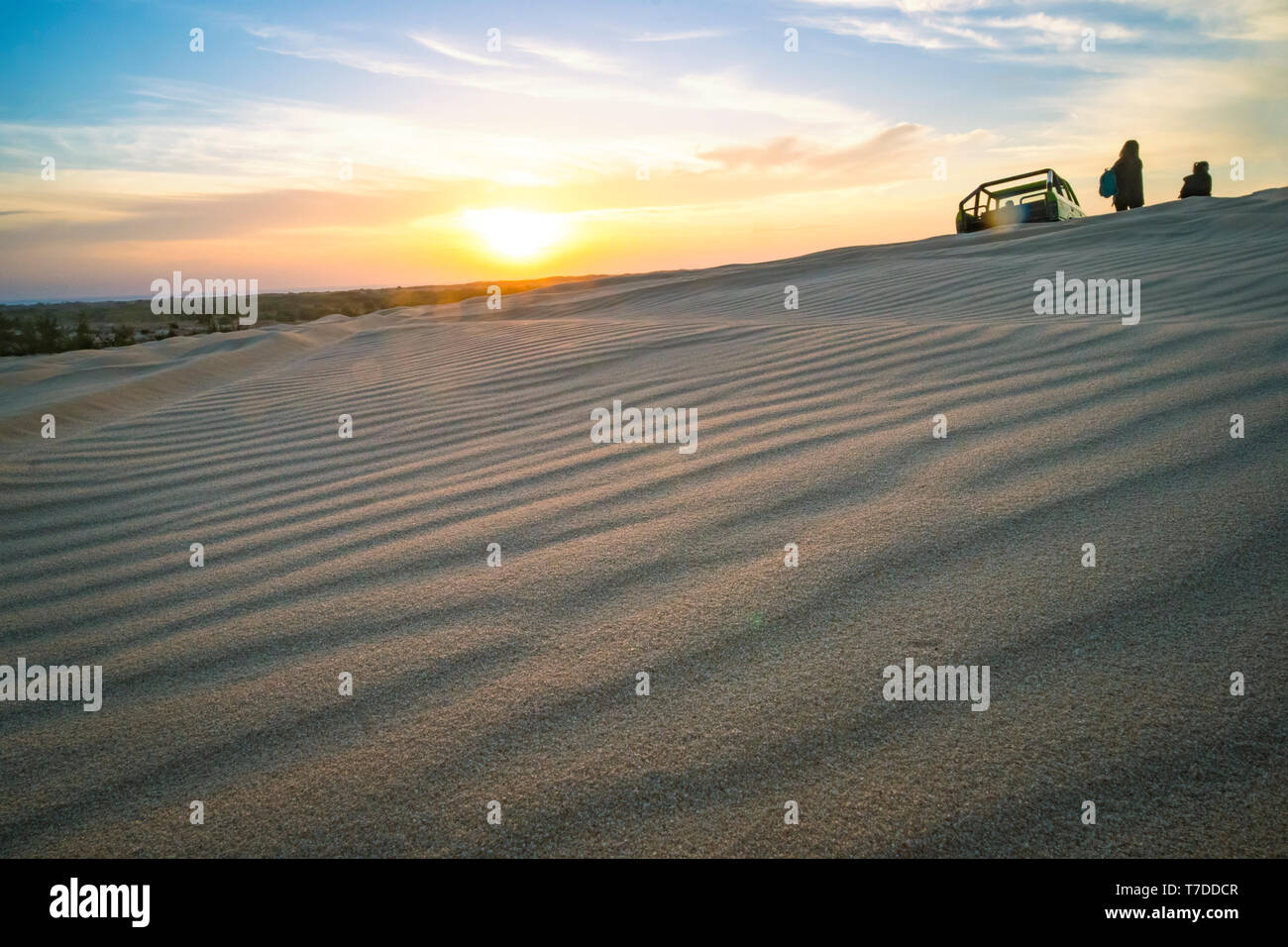 Barchan dunes sahara hi-res stock photography and images - Alamy