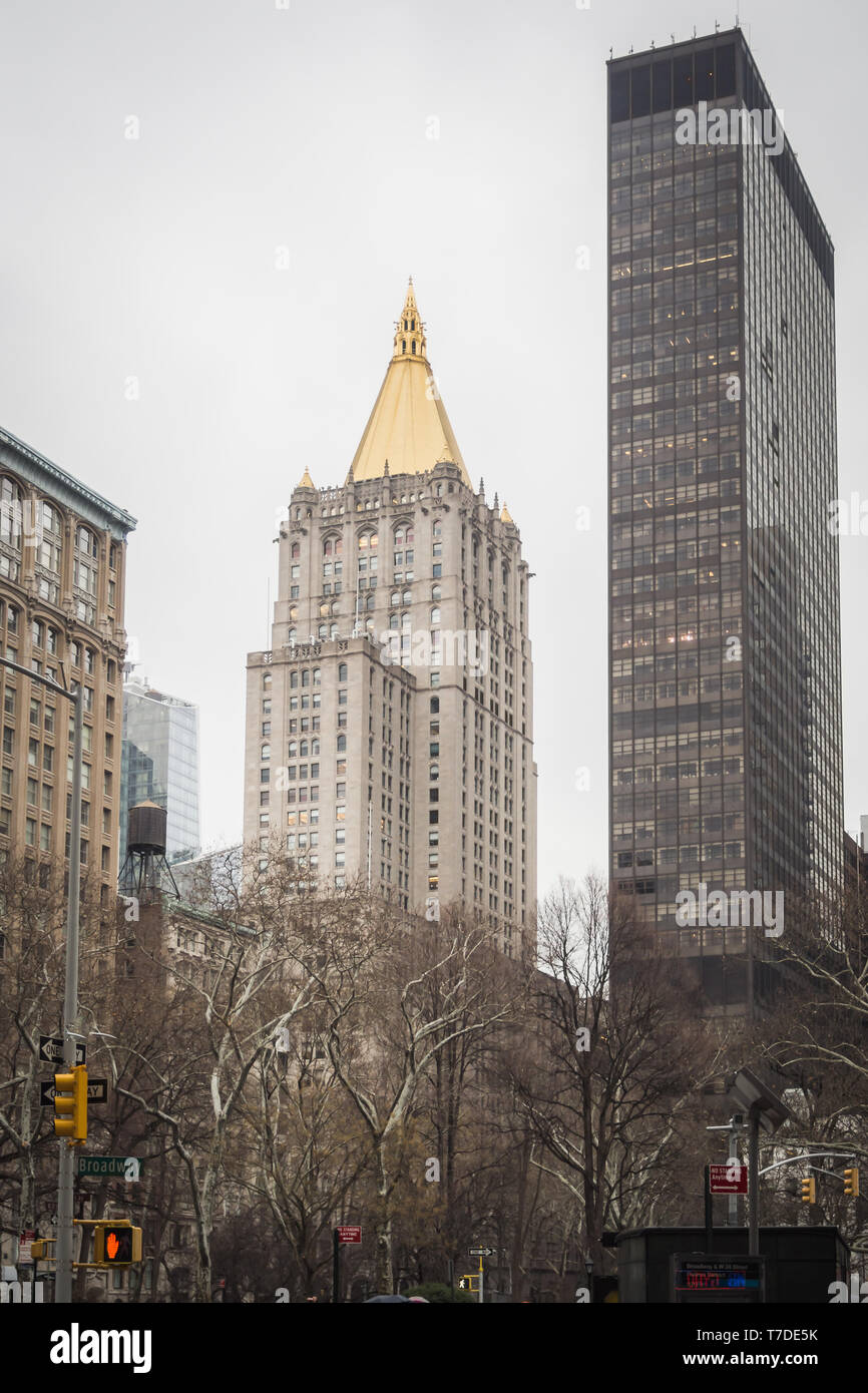 Street corner downtown ny hi-res stock photography and images - Alamy