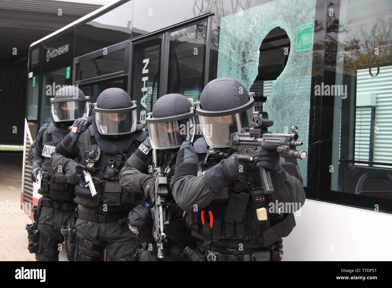 Einsatzkommando hi-res stock photography and images - Alamy