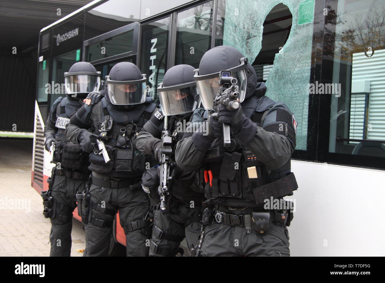 Sondereinsatzkommando hi-res stock photography and images - Alamy