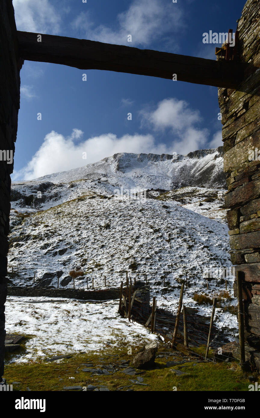 Croesor slate quarry and views of Moelwyn Mawr, Snowdonia Stock Photo ...