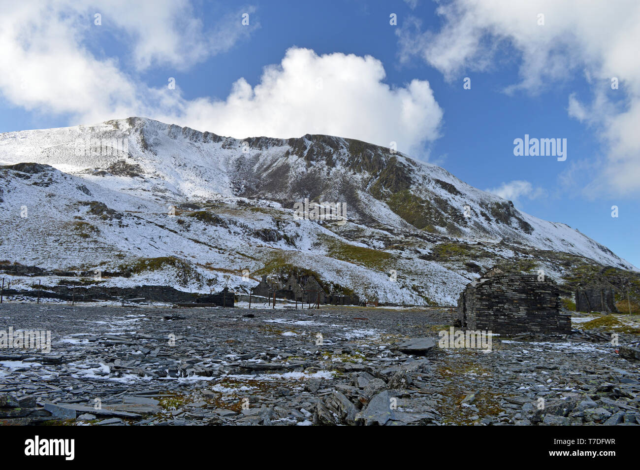 Croesor slate quarry and views of Moelwyn Mawr, Snowdonia Stock Photo ...