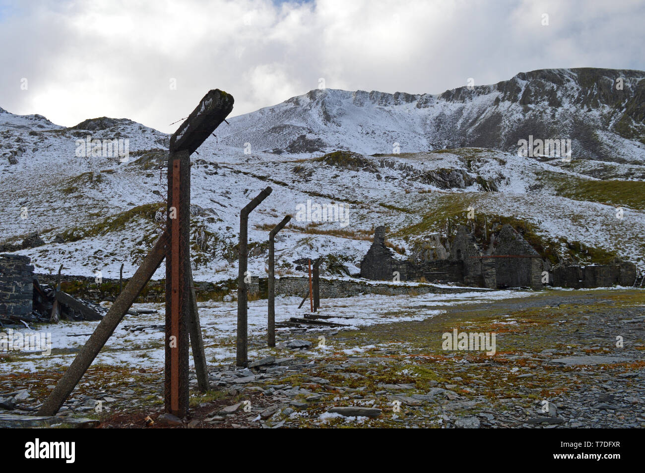 Croesor slate quarry and views of Moelwyn Mawr, Snowdonia Stock Photo ...