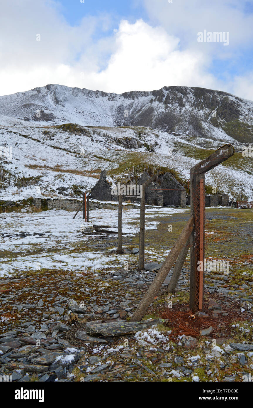 Croesor slate quarry and views of Moelwyn Mawr, Snowdonia Stock Photo ...